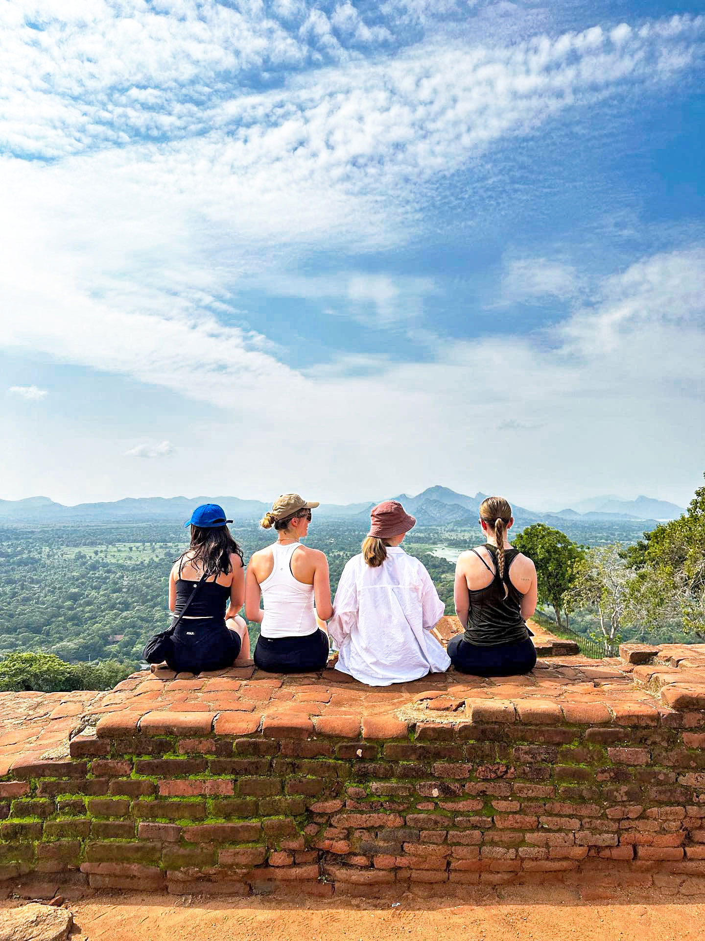 Pure Sri Lanka Reunion Tour for 35 to 45s | Contiki CA